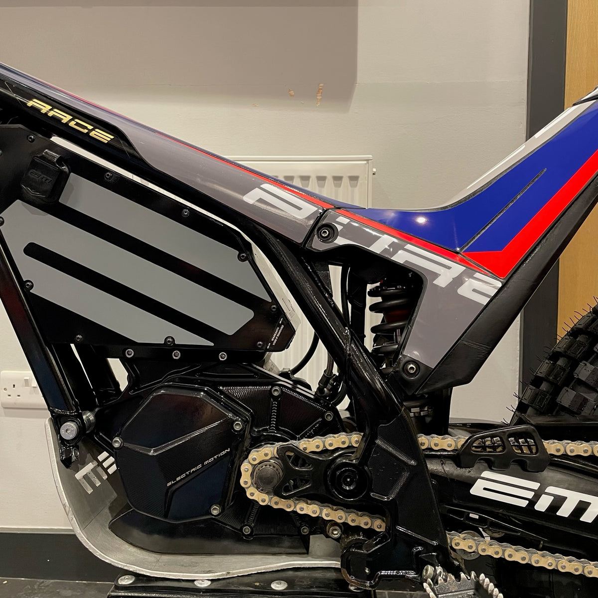 2022 EM RACE 1.8kWh – Inch Perfect Trials
