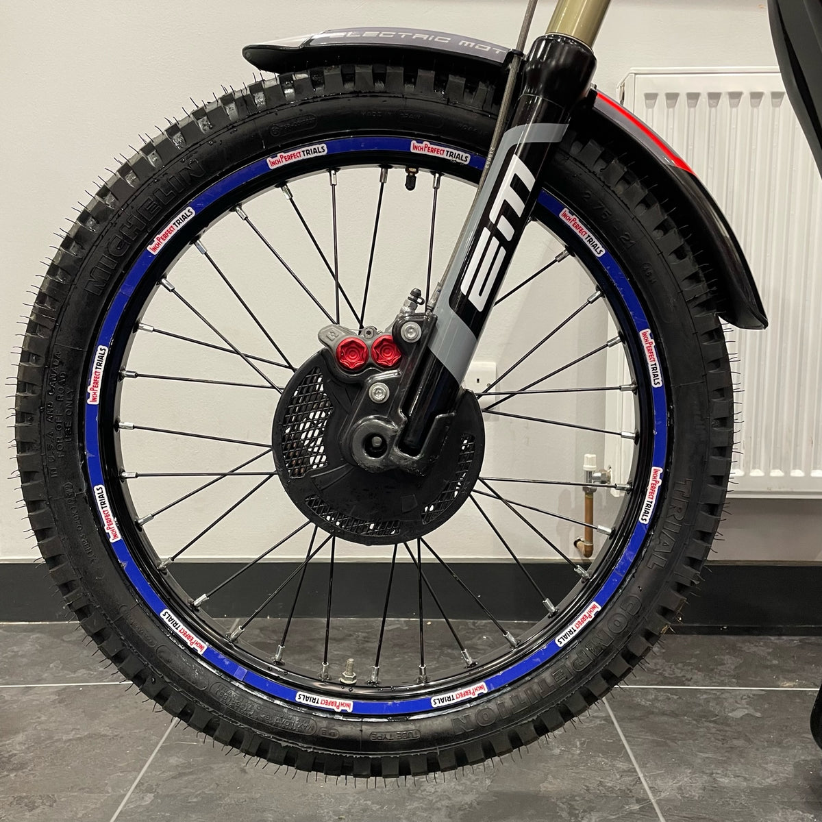 2022 EM RACE 1.8kWh – Inch Perfect Trials
